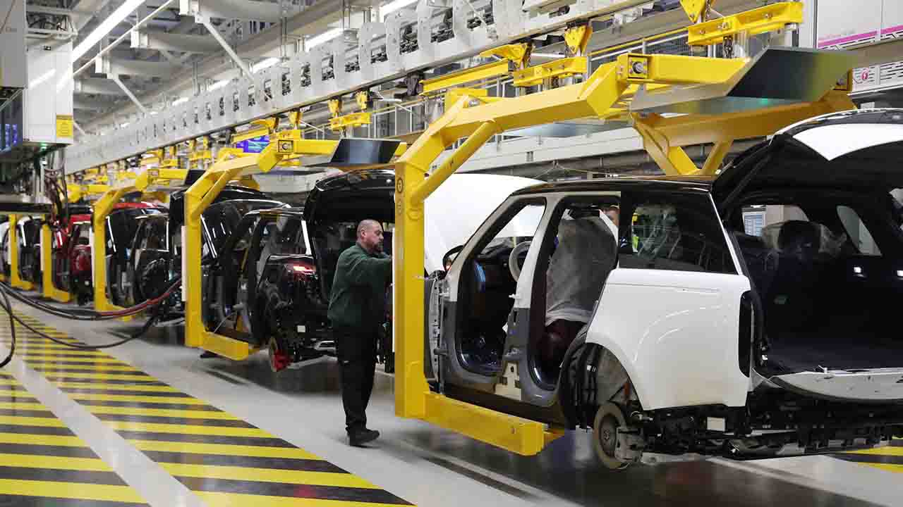 A new multi-billion pound electric car factory in Britain ...
