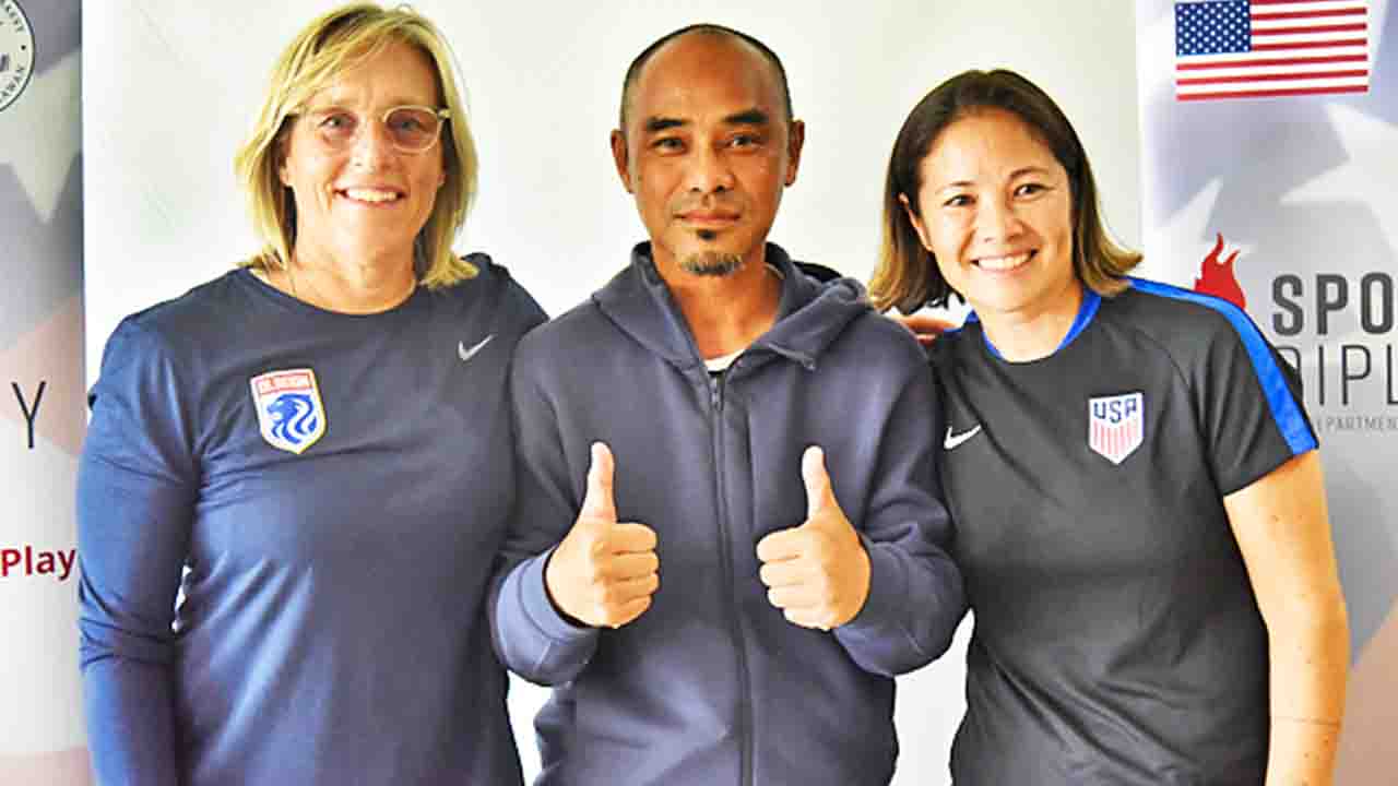 An empowering workshop for female football players! - Commonwealth Union