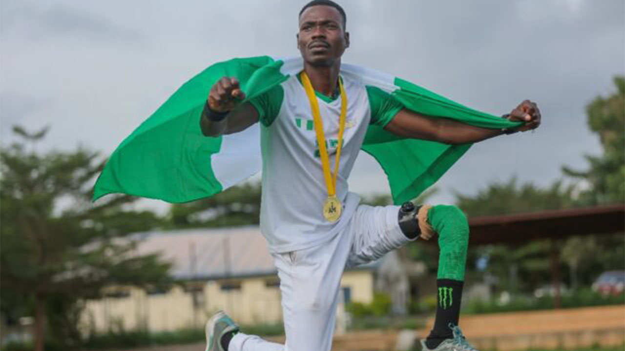 Nigerian powerlifter, who lost his left leg, wins the first Invictus ...