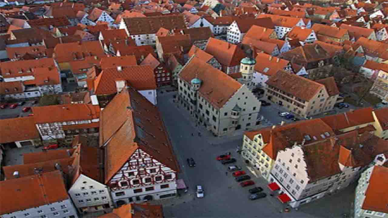 Nordlingen: A German Town Resembling the World of Attack on Titan ...