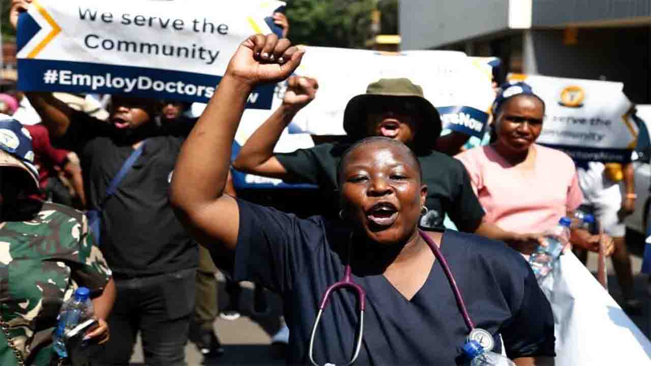 Healthcare workers flock Pretoria streets - Commonwealth Union