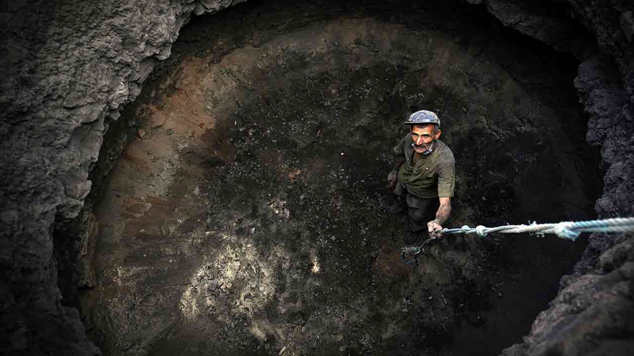 In memory of mining disaster victims - Commonwealth Union